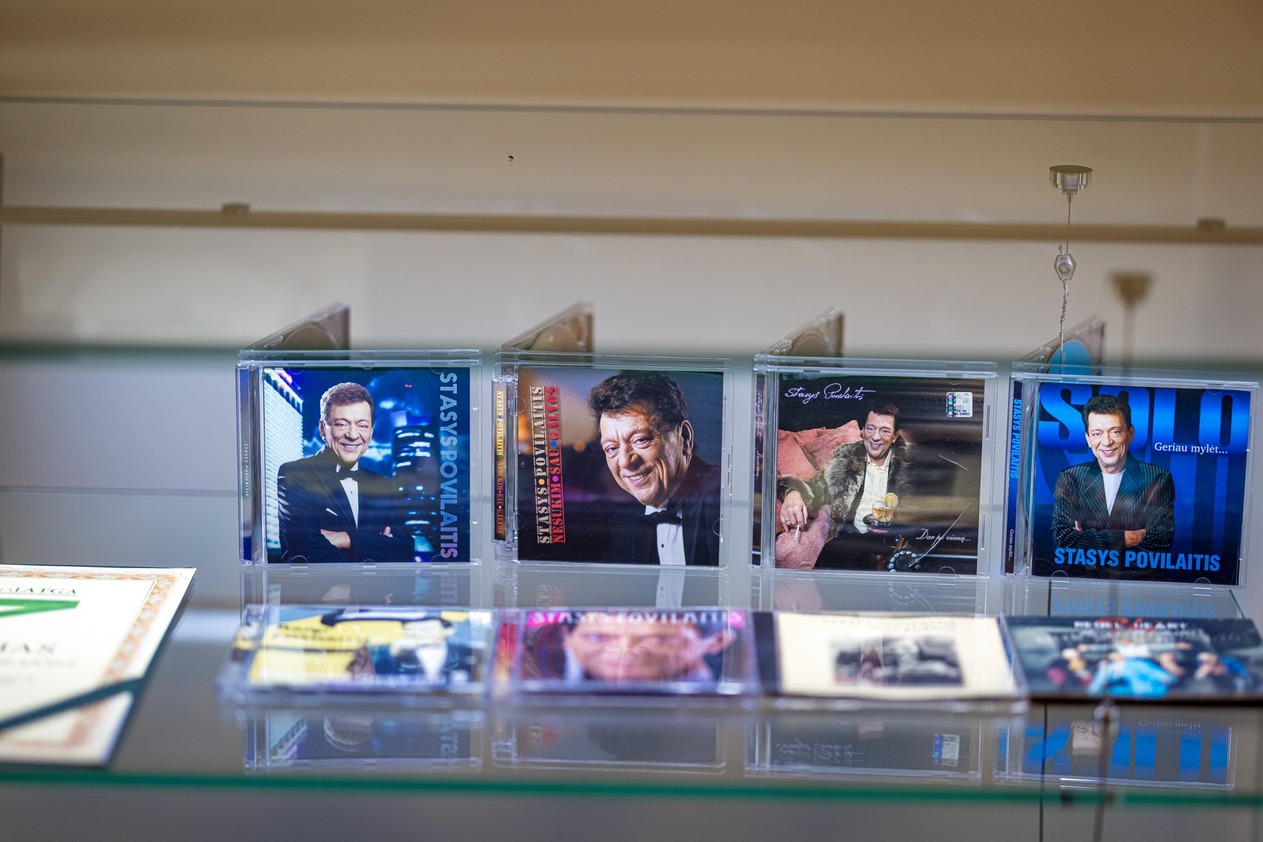 Atvira Klaipėda | Palangos koncertų salėje - Stasį Povilaitį menanti paroda